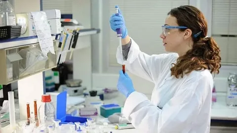 Laboratory Analyst in Singapore - Labclinic56